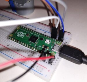Stepper Motor with Raspberry PI Pico: 28BYJ-48 and ULN2003 wiring and ...